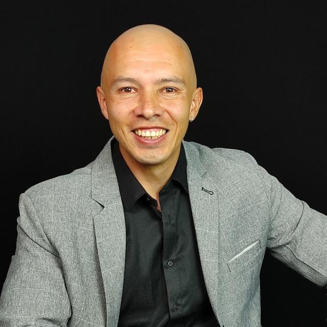 JULIAN ENRIQUE APONTE MOGOLLON | Conferencista | Mentes a la Carta