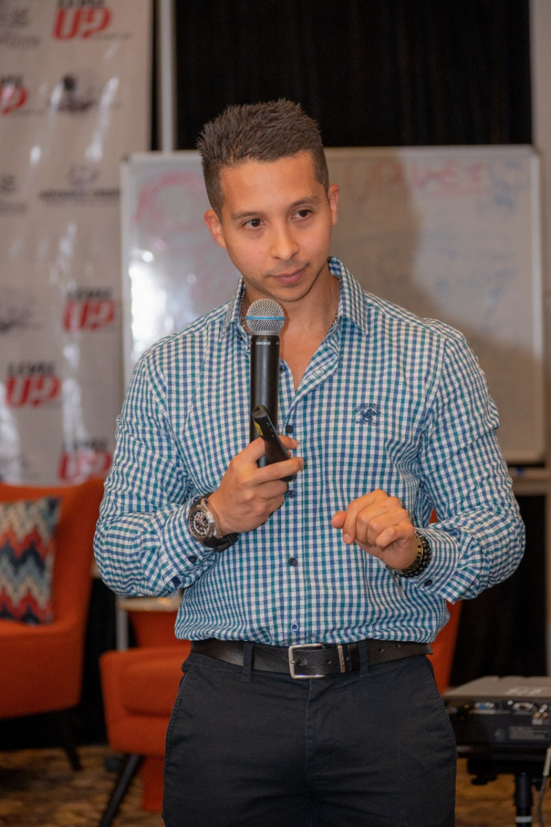 Daniel Iriarte, El Tiburón De Las Ventas | Conferencista | Mentes a la ...